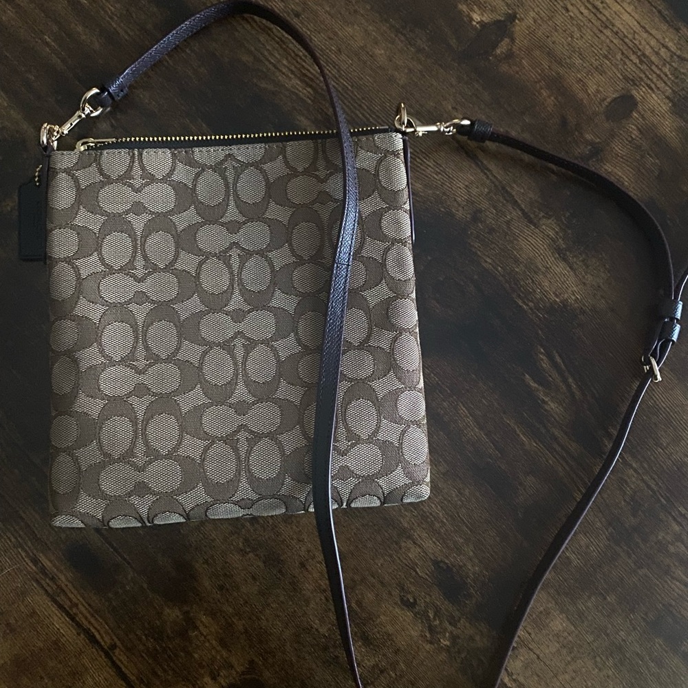 Coach Crossbody Messenger In Signature Jacquard - Gem